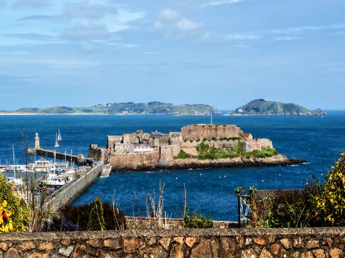 Tour | Jersey, Guernsey & Sark - Gatwick | National Holidays | 17071
